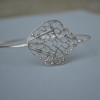 Gold Daisy Bangle Bracelet on Luulla