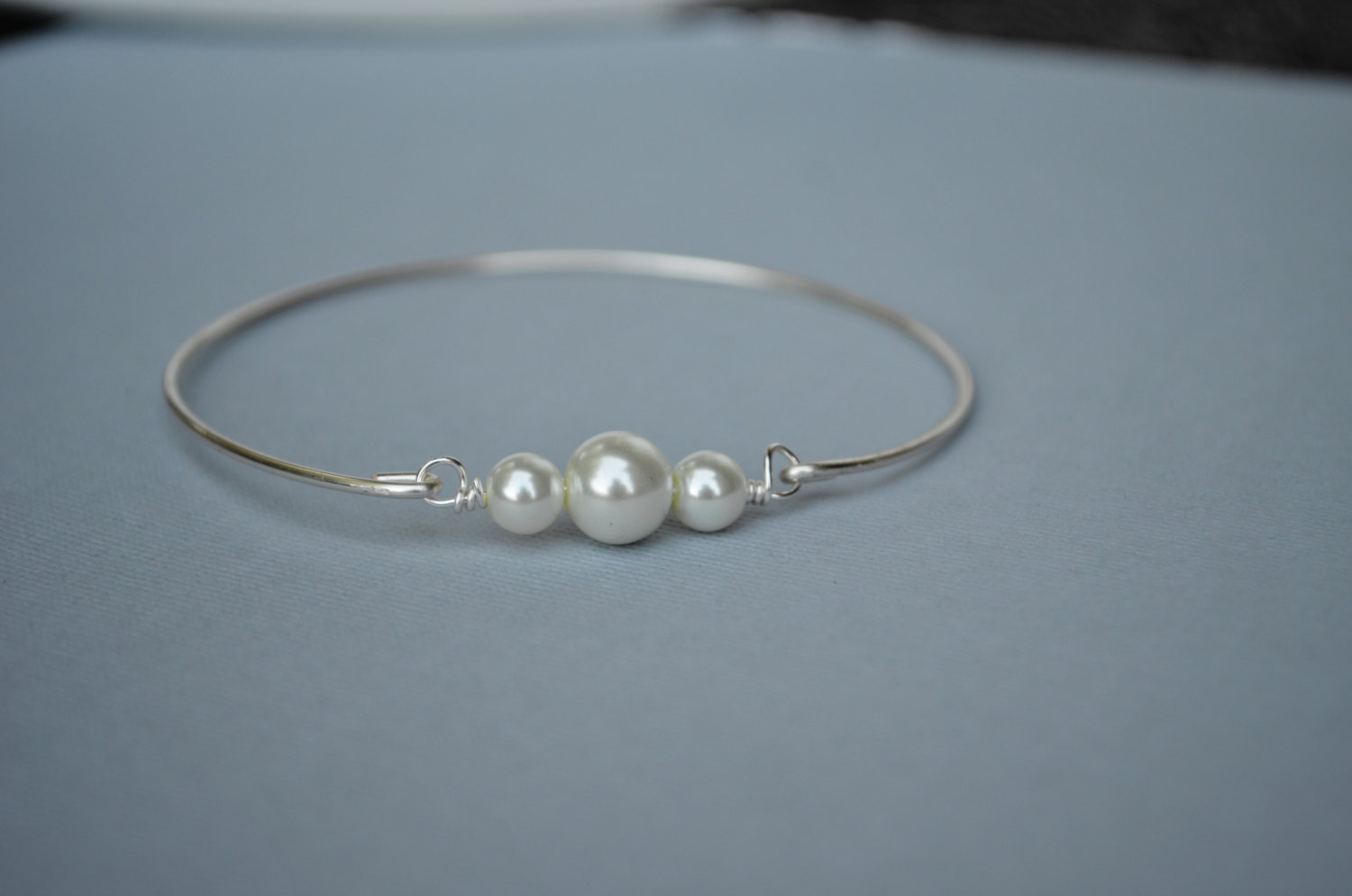 Pearl Bangle on Luulla