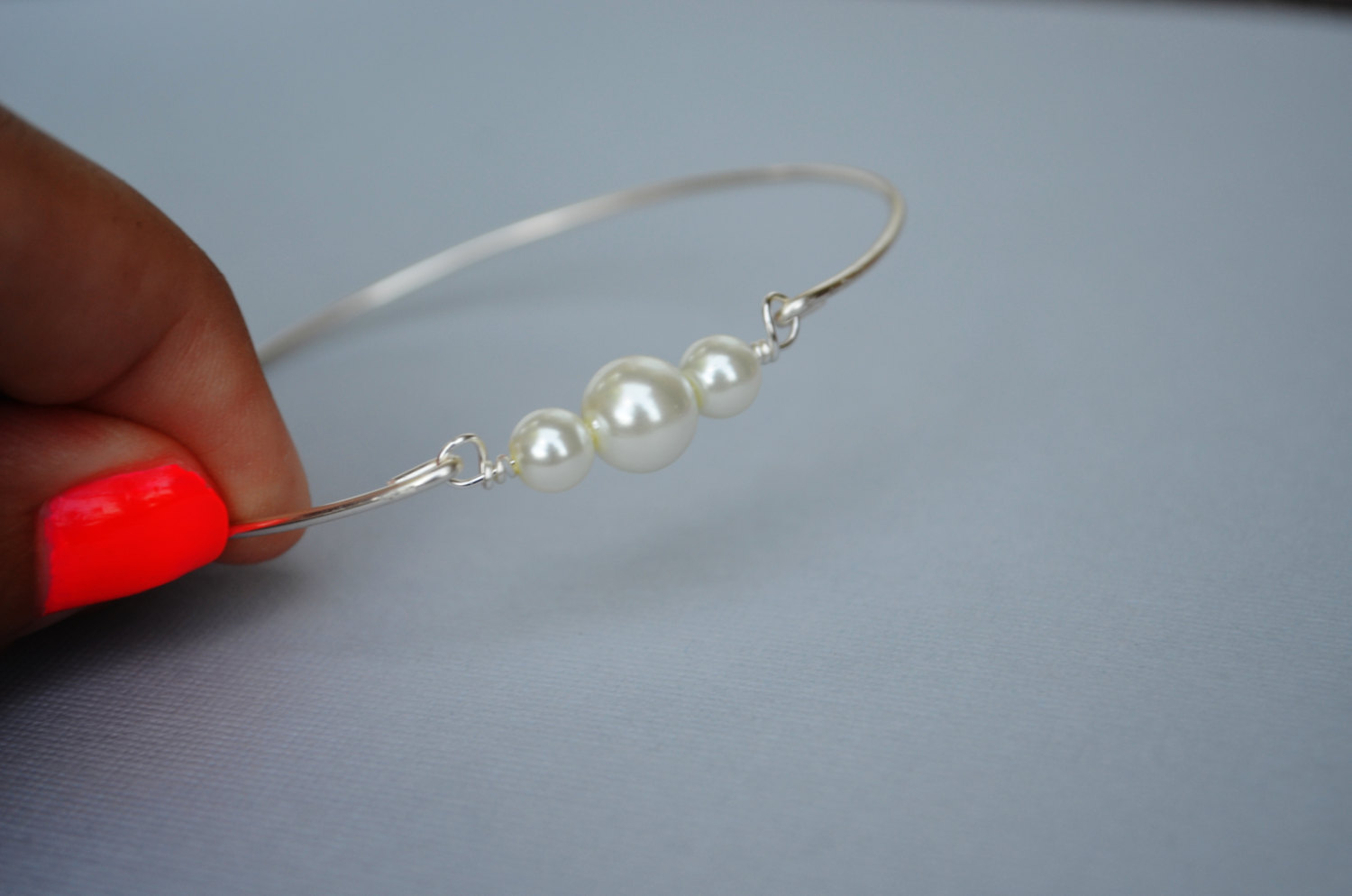 Pearl Bangle on Luulla