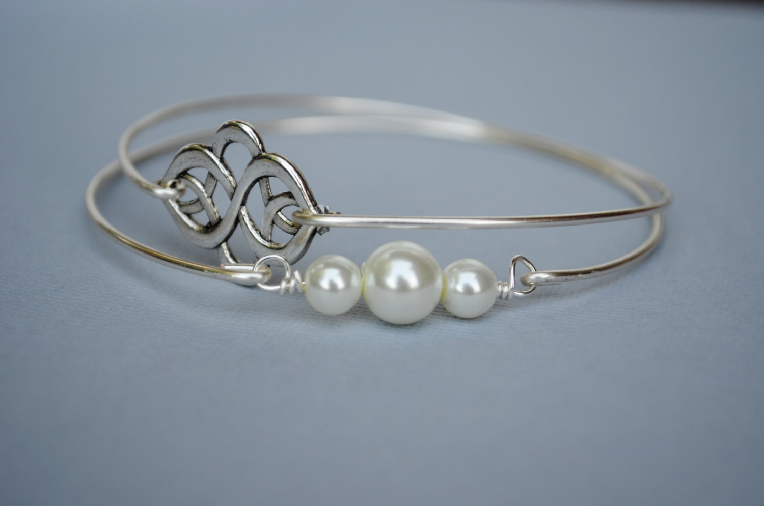 Pearl Bangle on Luulla